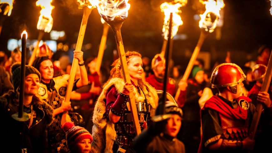Edinburgh's Hogmanay: Torchlight Procession | EdinburghGuide.com