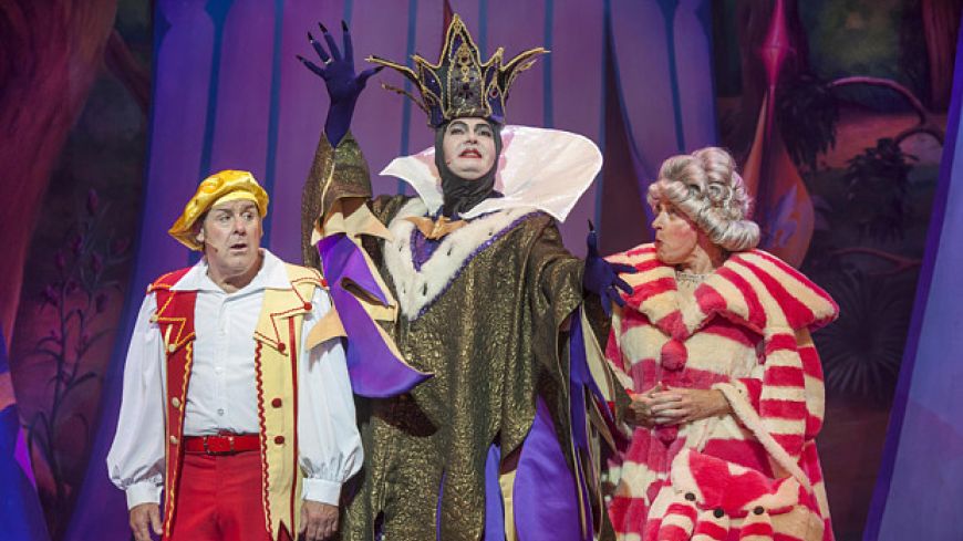 Snow White and the Seven Dwarfs, King's Theatre, Review ...